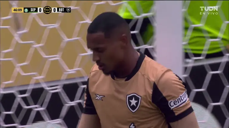 ¡Regresamos bravos! Estevao mandó dardo venenoso y John se luce con ...