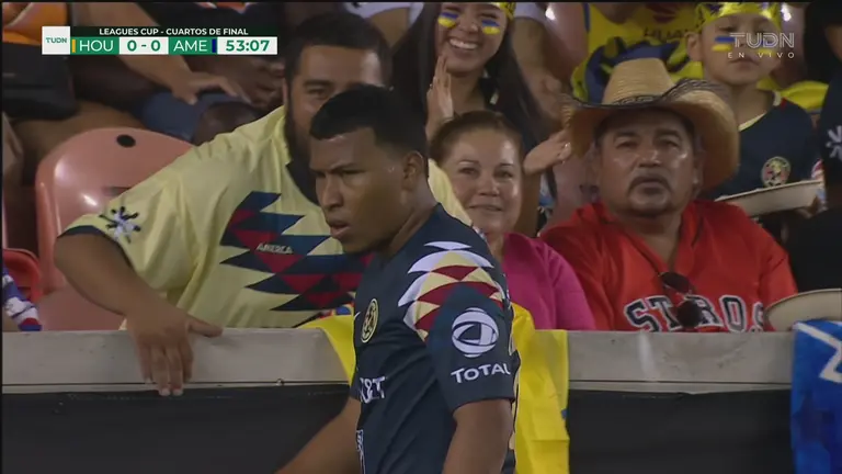 Gran jugada de Roger pero al final alargó mucho la pelota | TUDN Fútbol ...