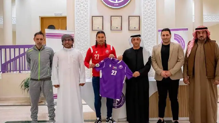 'Gullit' Peña comparte vestuario con otro jugador mexicano en Al Dhaid ...