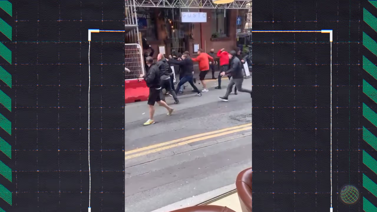 Hooligans del United y Leeds destrozan calles de Manchster previo al ...