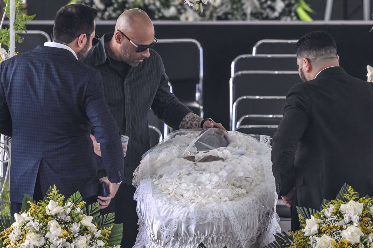 Imágenes y galería de fotos: El funeral de Pelé en el estadio de Santos ...