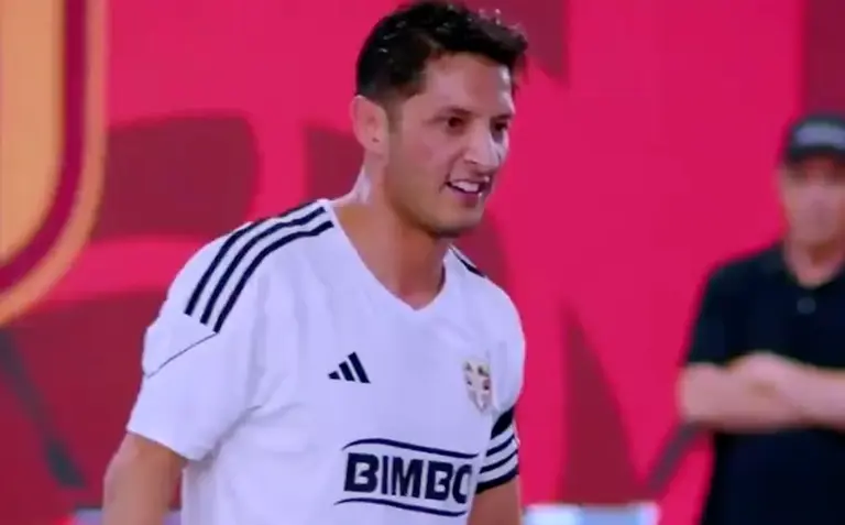 Ángel Reyna se luce en su regreso a las canchas: anota y casi logra un ...