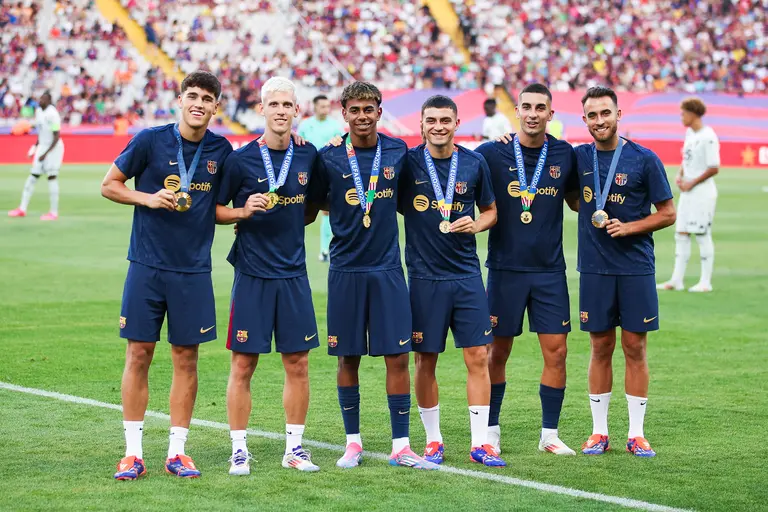 Barcelona: Pedri se tiene que quitar la barba porque su madre lo regaña ...