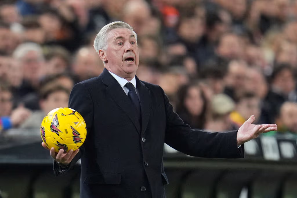 Carlo Ancelotti y Eduardo Camavinga no entienden la expulsión a ...