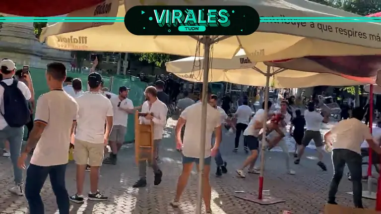 ¡Volaron sillas! Fans del Madrid y Osasuna arman pequeña campal | TUDN ...