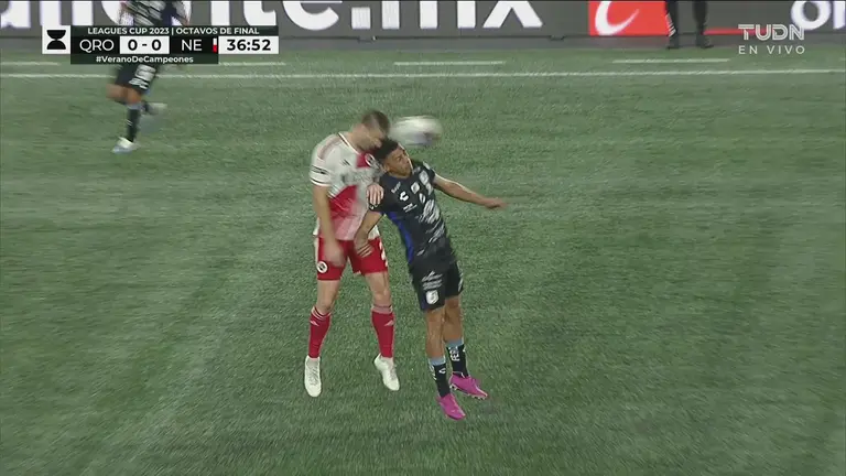 David Romney se llevó cabezazo en la nariz por parte de Sepúlveda ...