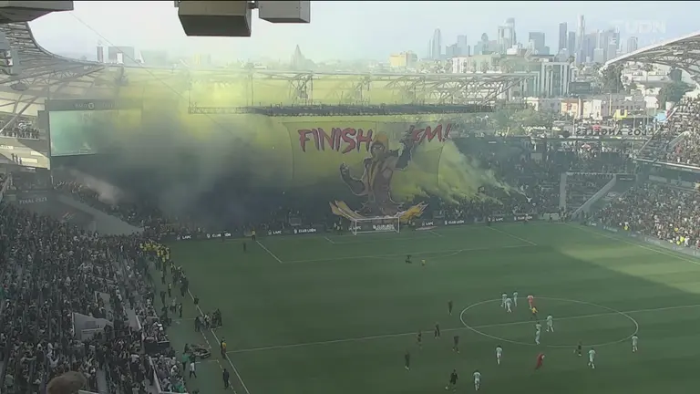 A lo Mortal Kombat... Fans de LAFC lucen tifo con 'Finish Him' sobre el ...