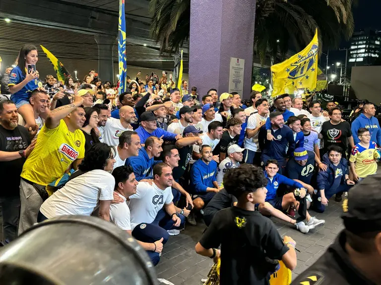 Afición América sorprende con 'serenata' previo a la Final de Vuelta ...