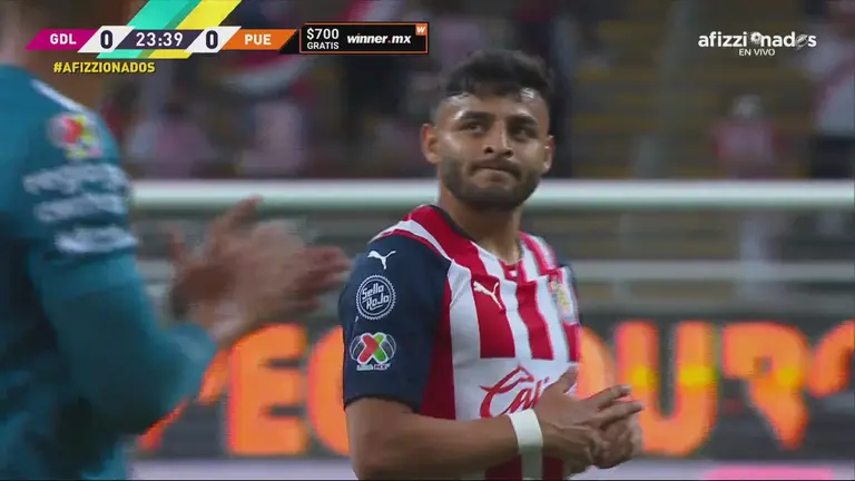 ¡Ahora no anda fino! Vega manda a la tribuna su intento ante Puebla | TUDN Liga MX | TUDN