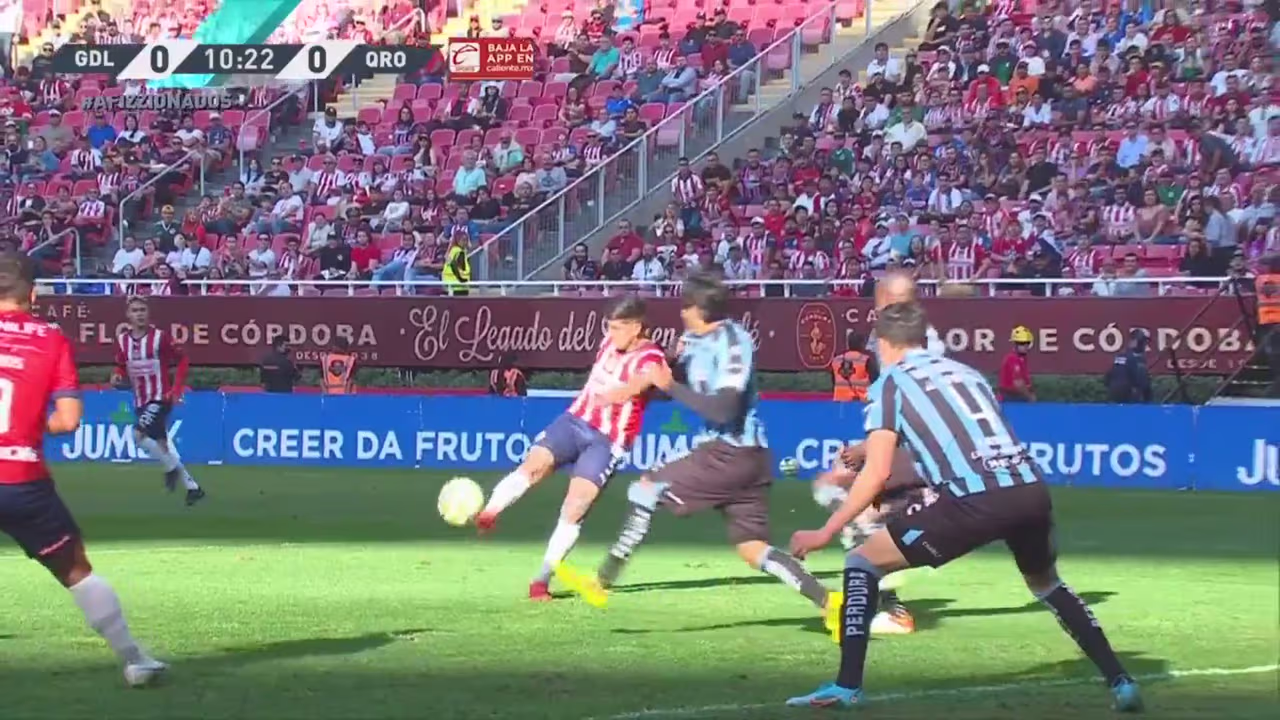 ¡Avisa Chivas! Guzmán le pega con potencia y sale desviado | TUDN Liga ...