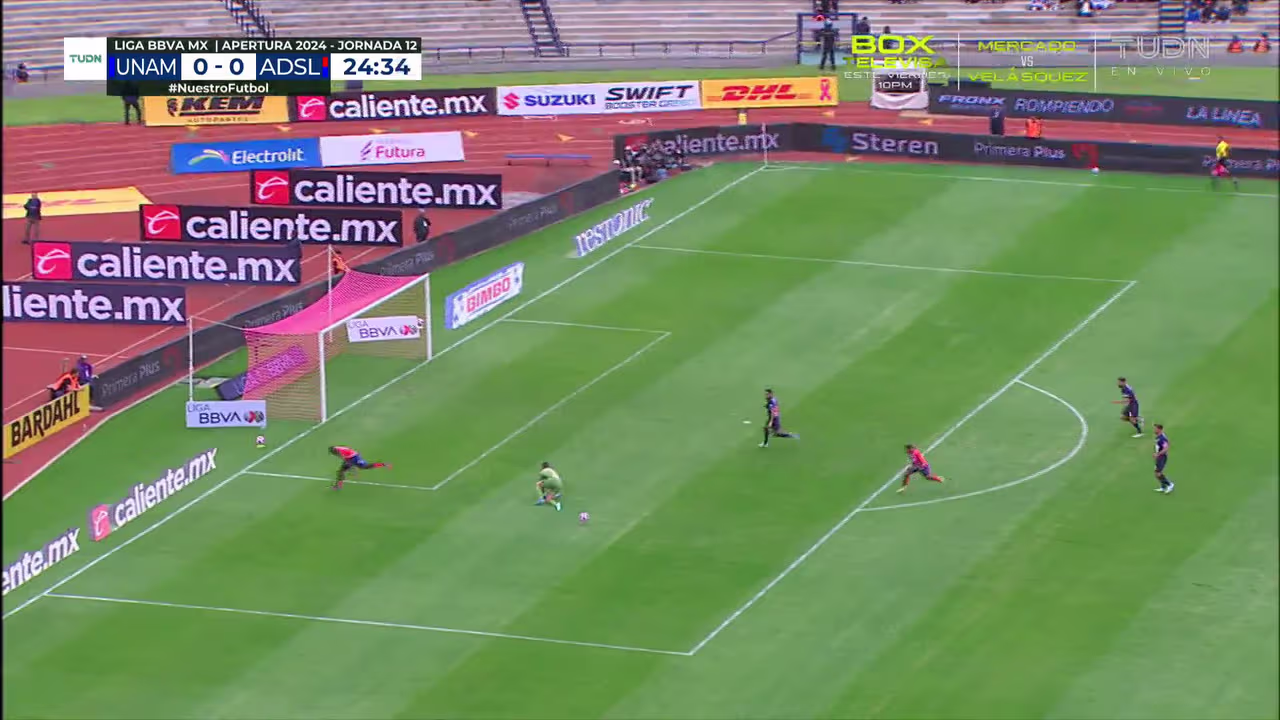 ¡CERCA! Yan Phillipe disparó que se estrella en el poste. | TUDN Liga ...