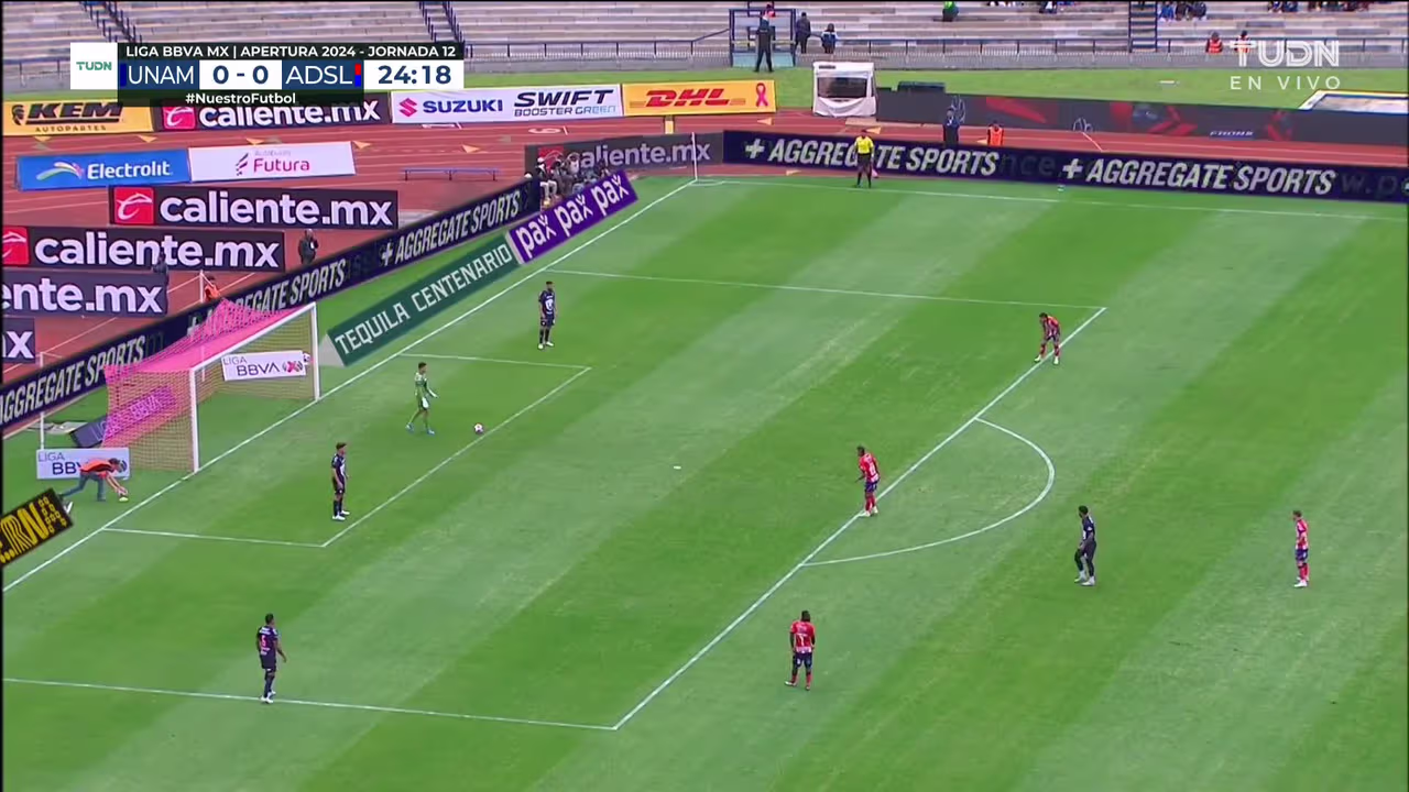 ¡CERCA! Yan Phillipe disparó que se estrella en el poste. | TUDN Liga ...