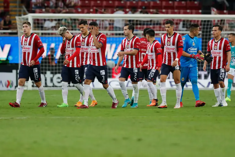 Chivas empata 0-0 ante León con golazo anulado de Alexis Vega y penal ...