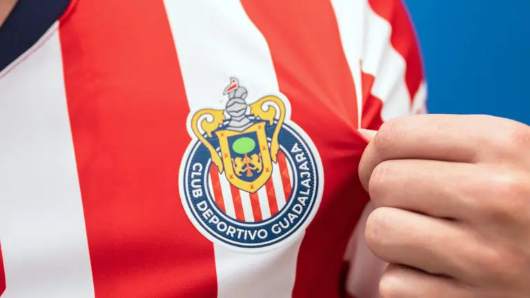 Chivas presenta su nueva playera para el Apertura 2024 de la Liga MX ...