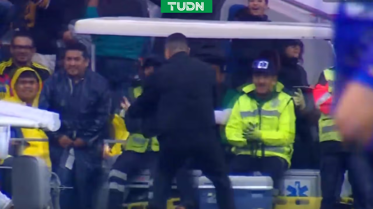 El efusivo festejo de Efraín Juárez tras el gol de los Pumas vs ...