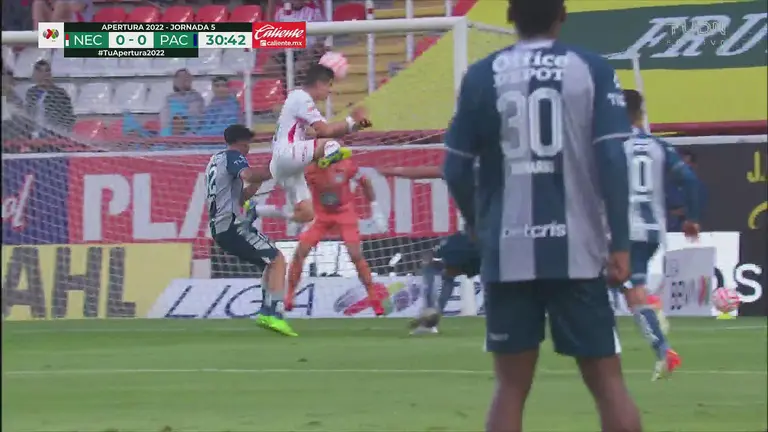 ¡Espectacular remate! Brayan Garnica remata de cabeza a un lado | TUDN ...