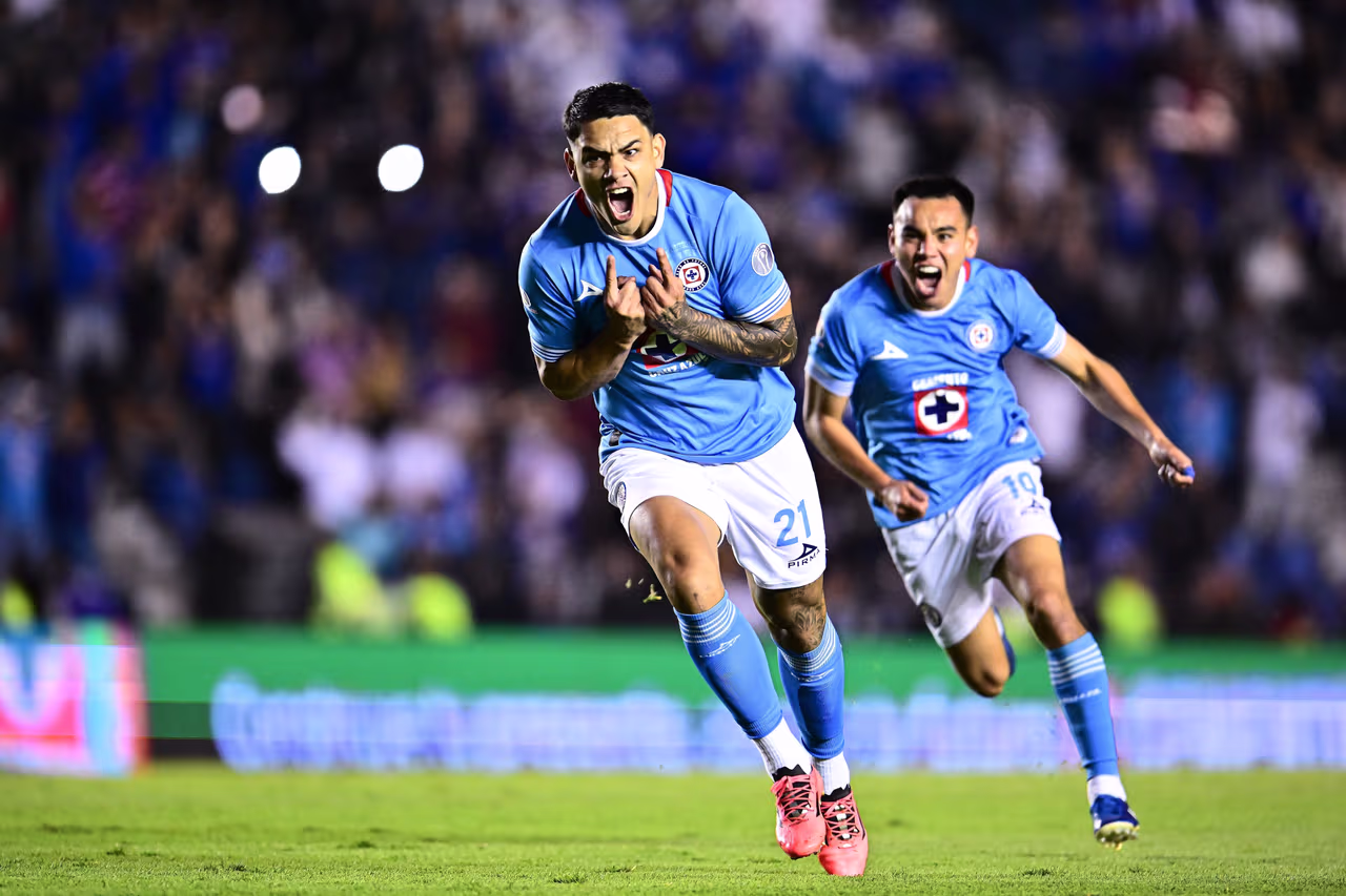 Gabriel 'Toro' Fernández tiene un regreso de ensueño en goleada de Cruz ...