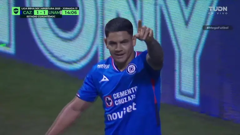 ¡Golazo aéreo! El ‘Toro’ Fernández remata perfecto y marca el empate a ...