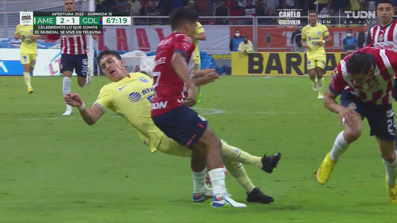 Jesús Sánchez no puede seguir tras un choque con Zendejas | TUDN Liga ...
