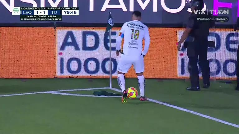 ¡Levanta pasiones! Le avientan prendas a James Rodríguez | TUDN Liga MX ...