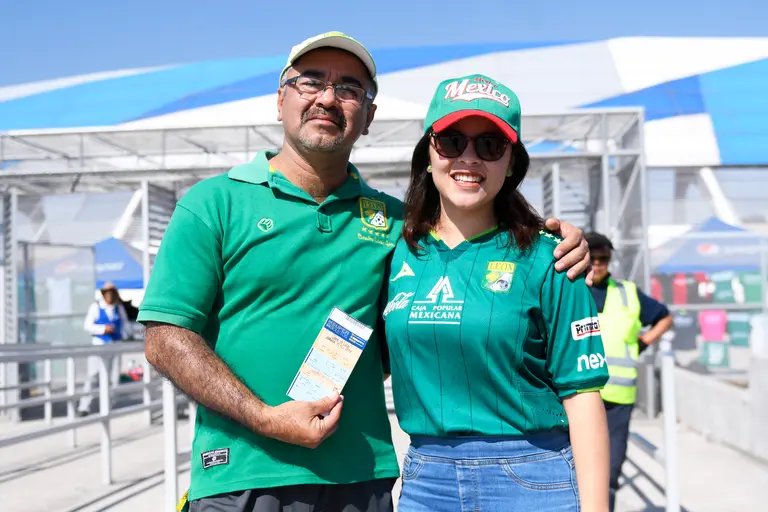Los fanáticos del León sueñan con el liderato ante Lobos BUAP | TUDN ...