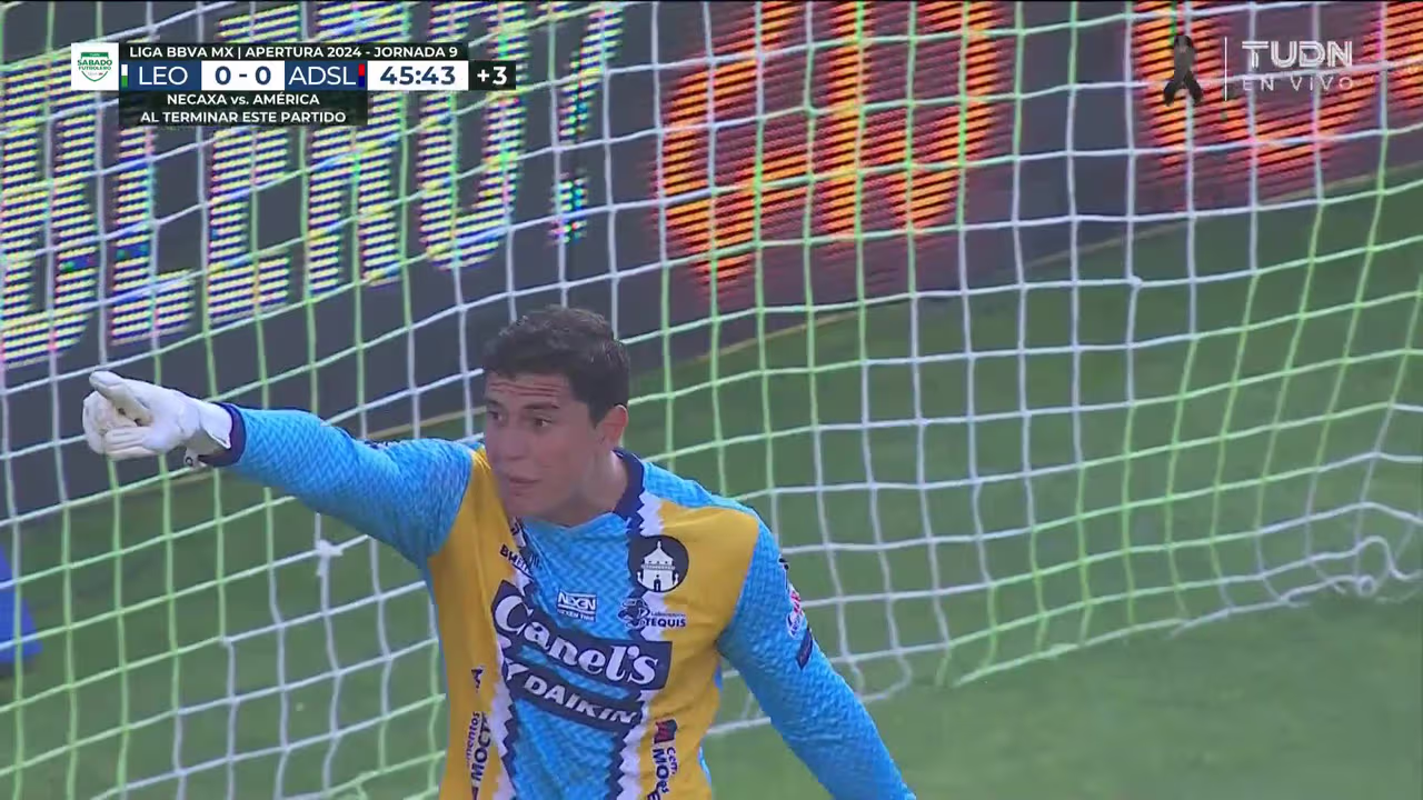 ¡Manotazo salvador de Andrés Sánchez! | TUDN Liga MX | TUDN