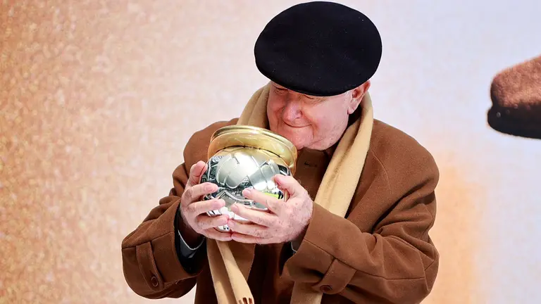 Manuel Lapuente recibe un homenaje como leyenda del futbol mexicano ...