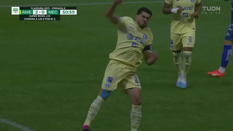 ¡No falla! Henry Martín cobra bien el penal y pone el 2-0 de América ...