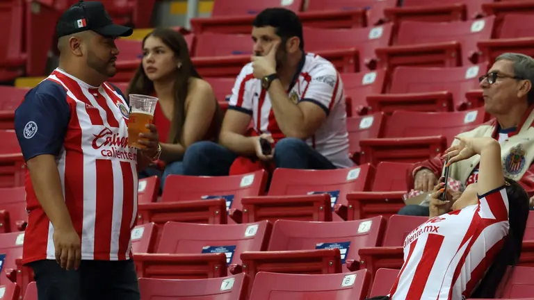 Regañan a aficionados de Chivas por abandonar el estadio tras goleada ante Tigres | TUDN Liga MX ...