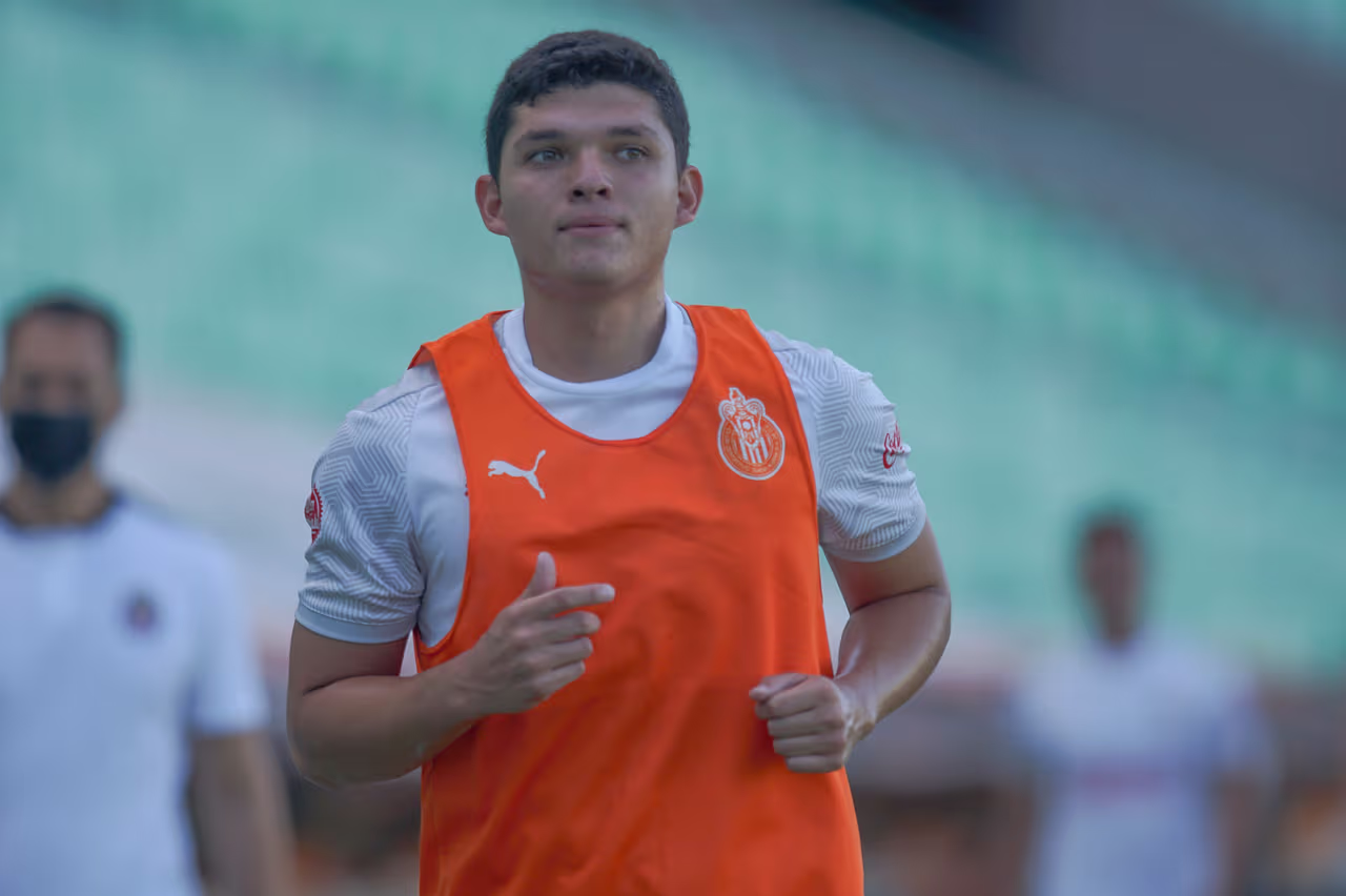 Sebastián 'Chevy' Martínez debuta con Chivas; cuatro suplentes podrían ...