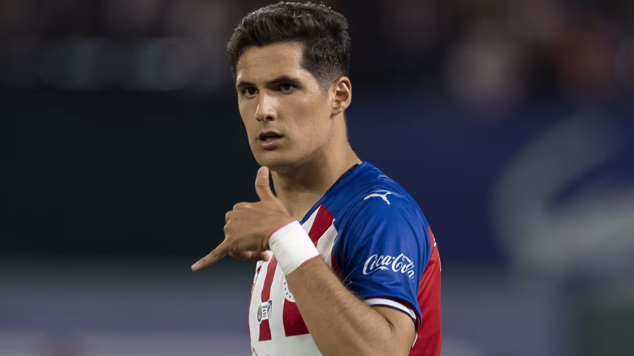 'Tepa' González llora tras debutar en la Liga MX y abraza a su madre ...
