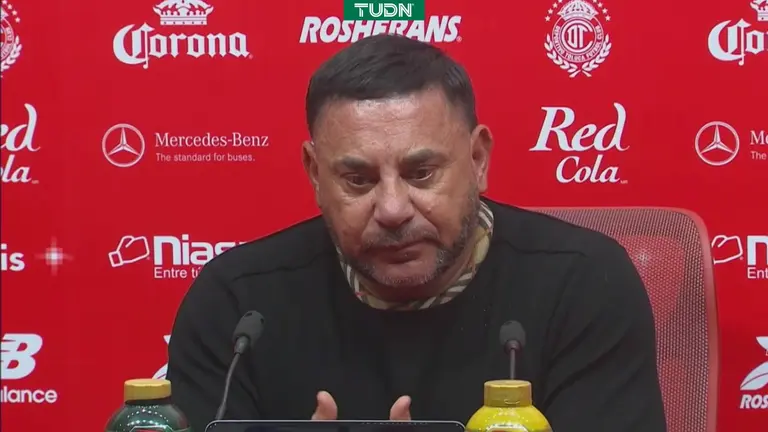 Turco Mohamed critica arbitraje por penal de Marcel Ruiz sobre Martial ...