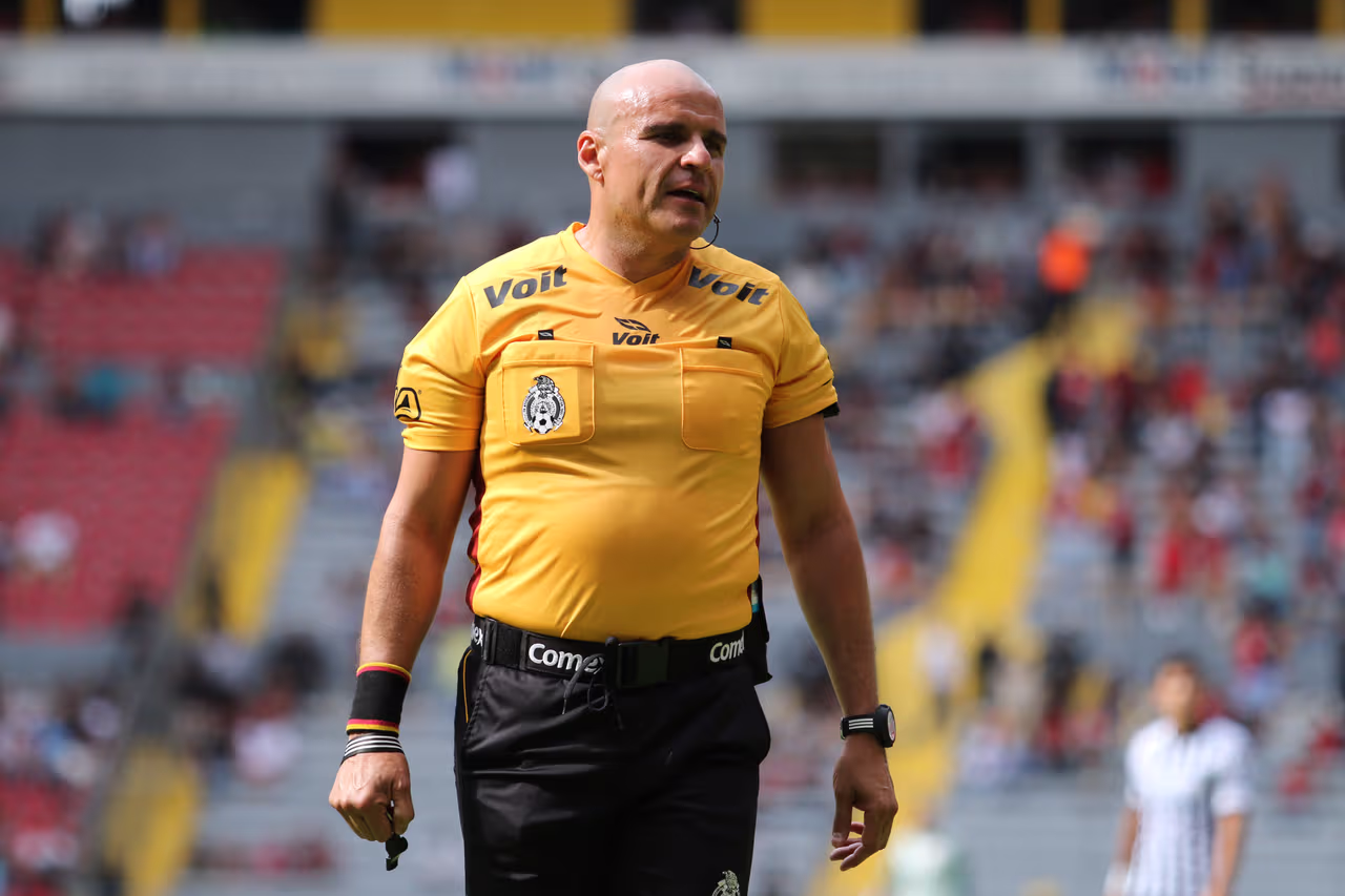 ¡Una figura! Francisco Chacón anunció su retiro del arbitraje y abre ...