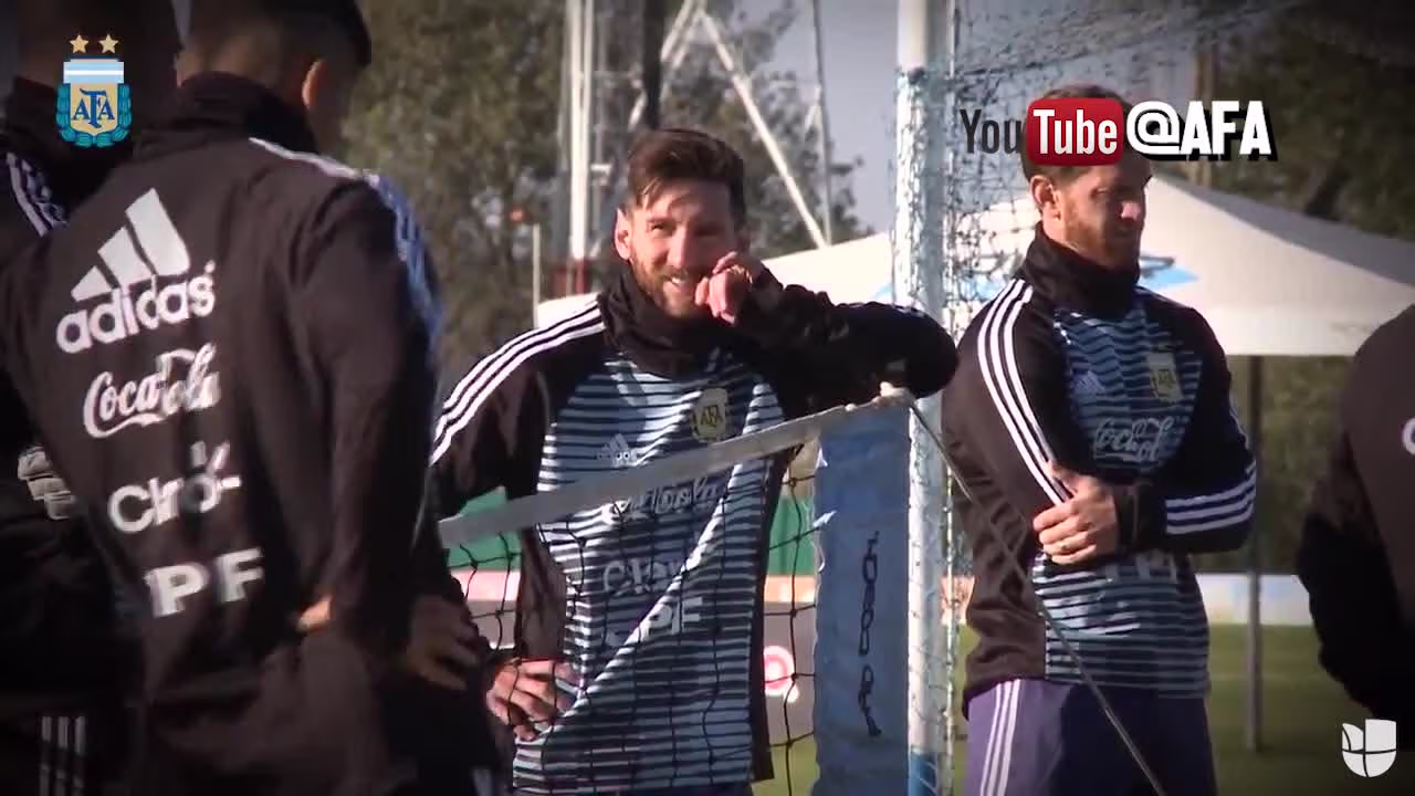 Lionel Messi se unió a la selección de Argentina tirando chilenas ...