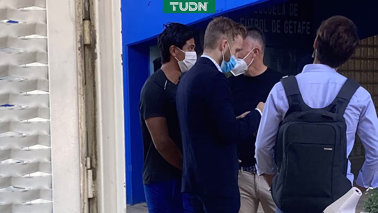 Macías ya luce el uniforme del Getafe en las instalaciones | TUDN ...