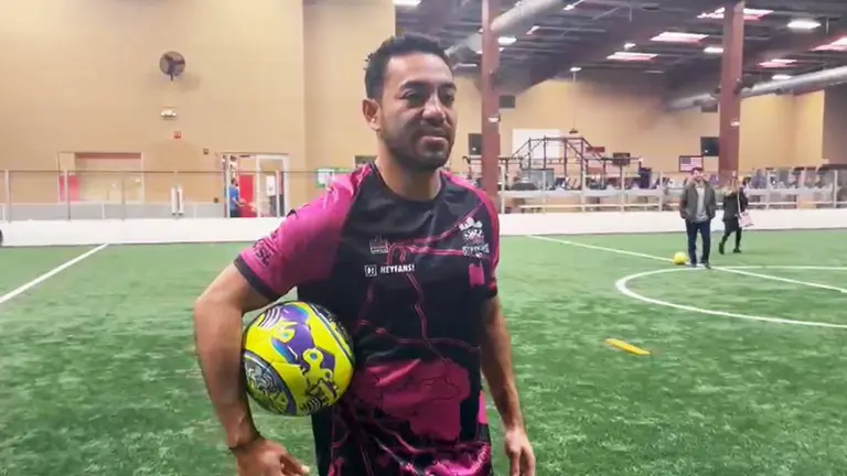 Marco Fabián ya luce la playera de su nuevo equipo | TUDN Fútbol | TUDN