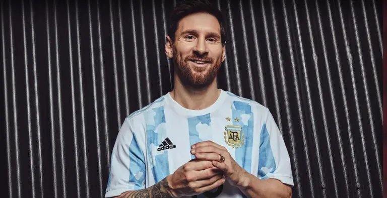 Messi presume el nuevo diseño de la playera de Argentina | TUDN Fútbol ...