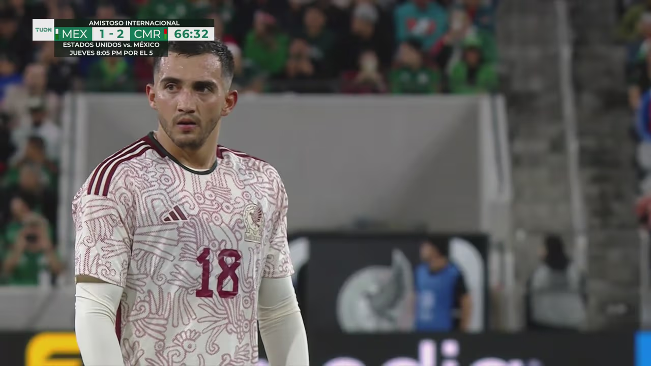 Chávez la intentó al ángulo, pero la bola no bajó | TUDN Selección ...