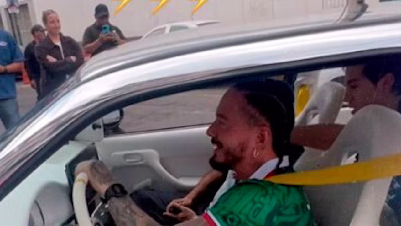 J Balvin se pasea por México con la playera del Tri | TUDN Selección ...
