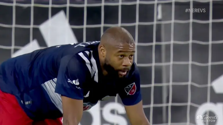 Andrew Farrell se equivoca de portería y hace un autogol | TUDN MLS | TUDN