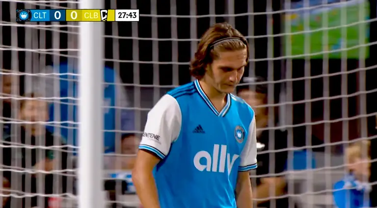 Benjamin Bender falla solo frente al portero y Charlotte FC deja ...