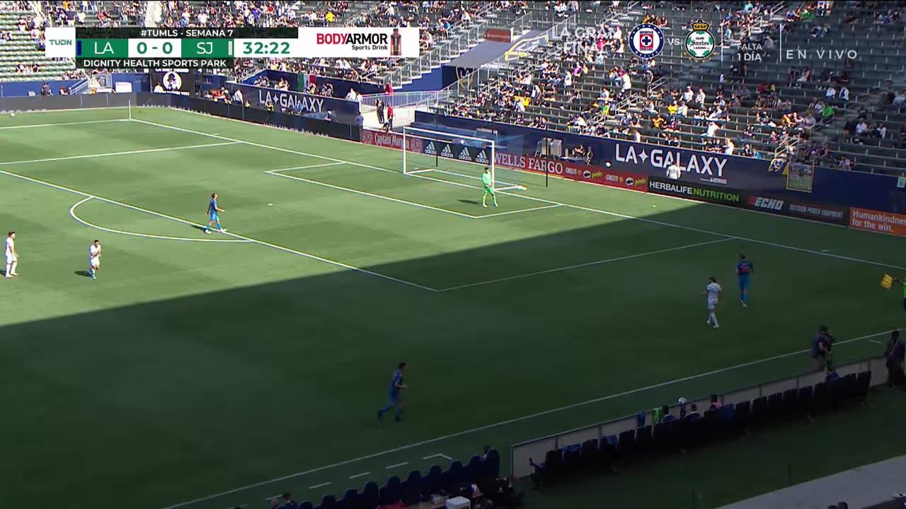 ¡CERCA! Daniel Steres disparó que se estrella en el poste. | TUDN MLS ...