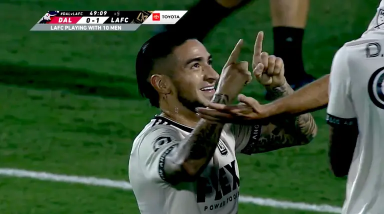 ‘Chicho’ Arango define de globito y LAFC ya gana con un hombre menos | TUDN MLS | TUDN