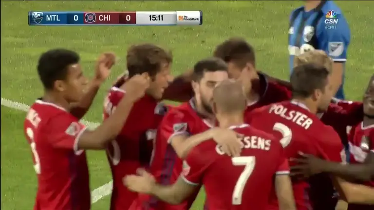 Golazo del argentino Luis Solignac enganchando dentro del área rival ...