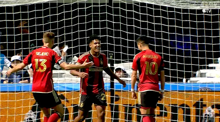 ¡Golazo y doblete! Caleb Wiley quema las redes y Atlanta ya golea 0-3 ...
