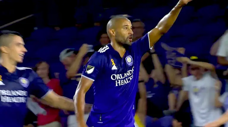 ¡Golazo y goleada! Tesho Akindele define con disparo cruzado y sella el ...