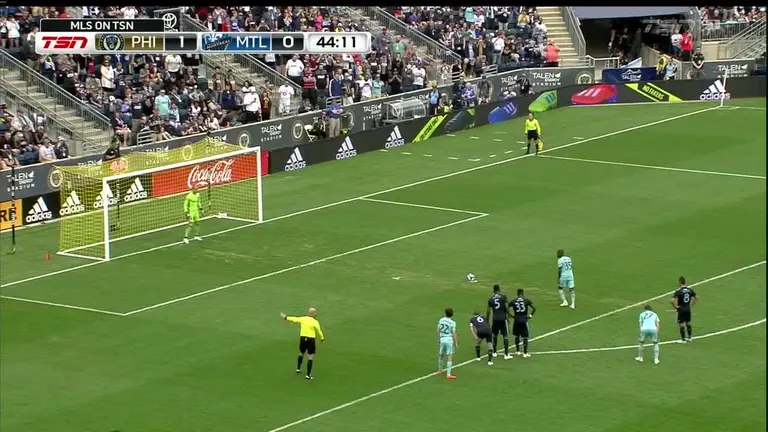 Jamiro Monteiro vence al portero con un excelso cobro de tiro penal ...