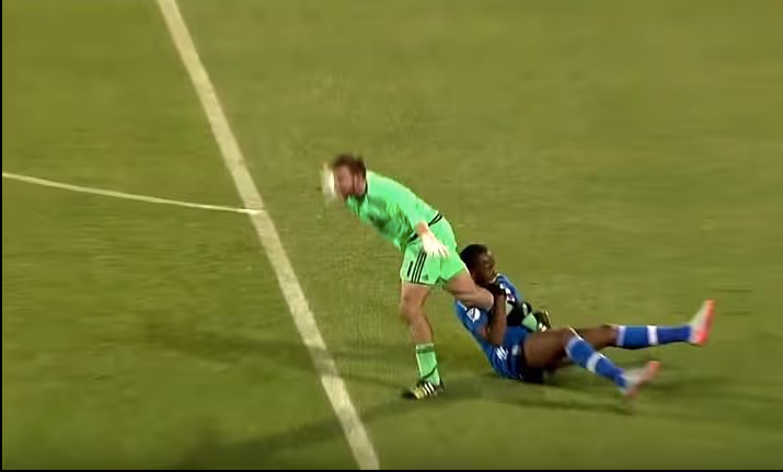 Los mejores memes de Didier Drogba y su agarrón de pierna a un portero ...