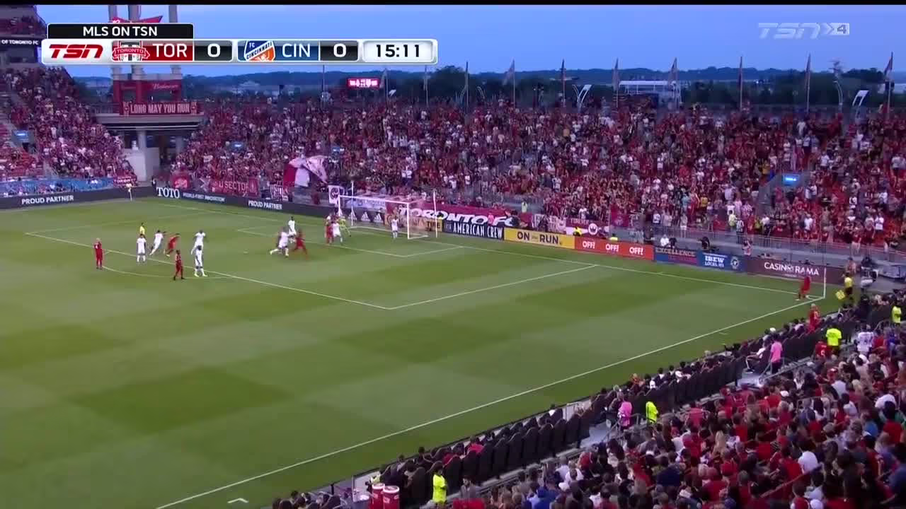 Nick DeLeon vence al portero con un doble cabezazo y Toronto FC abre el ...