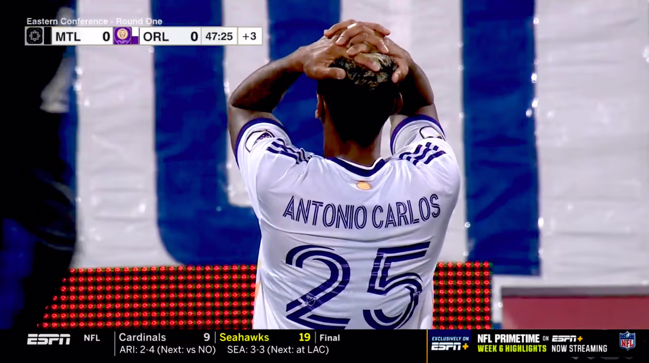 ¡Orlando sigue perdonando! Antônio Carlos la baja de pechito y la manda ...